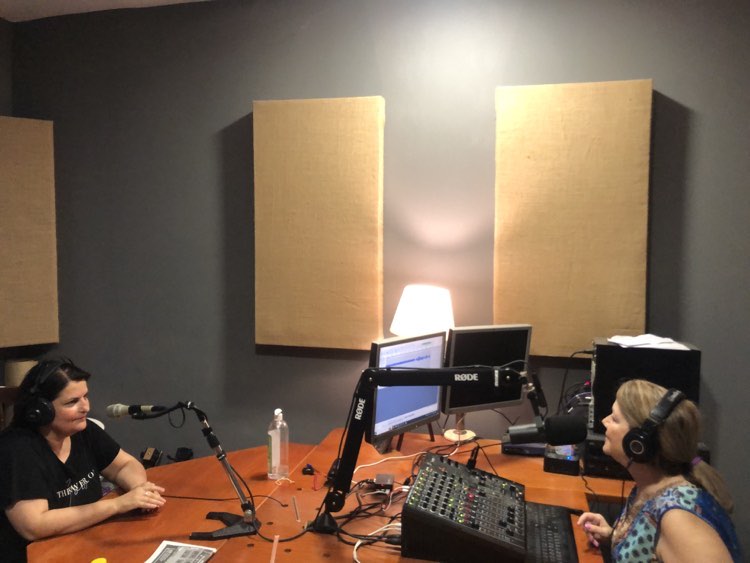 Η προεκλογική δράση στον Just Radio 964 - Η Τζένη Σουκαρά και η Γιώτα ...