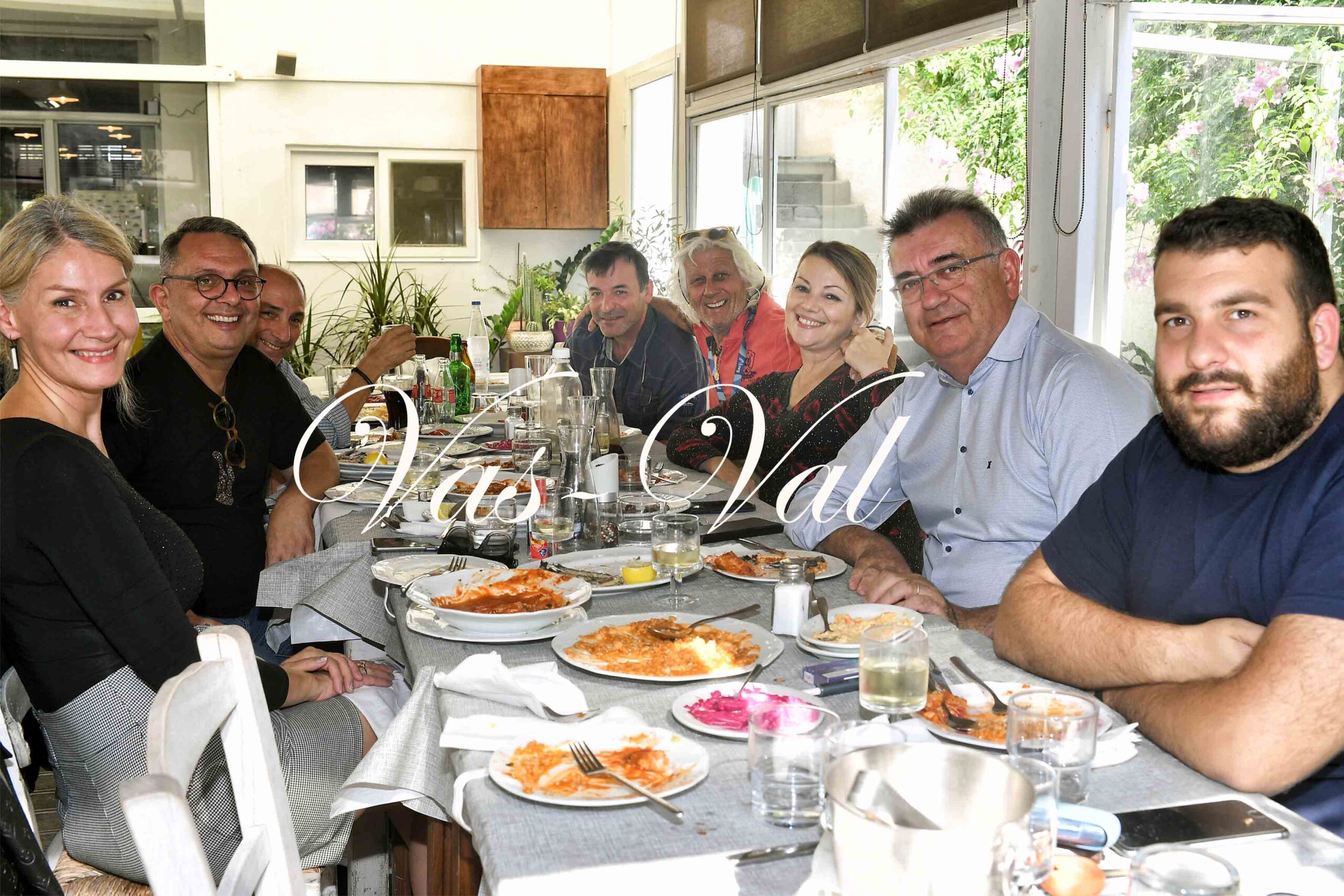 Γεύμα του Νίκου Σταυρέλη στους δημοσιογράφους της Κορίνθου - Jenny's World