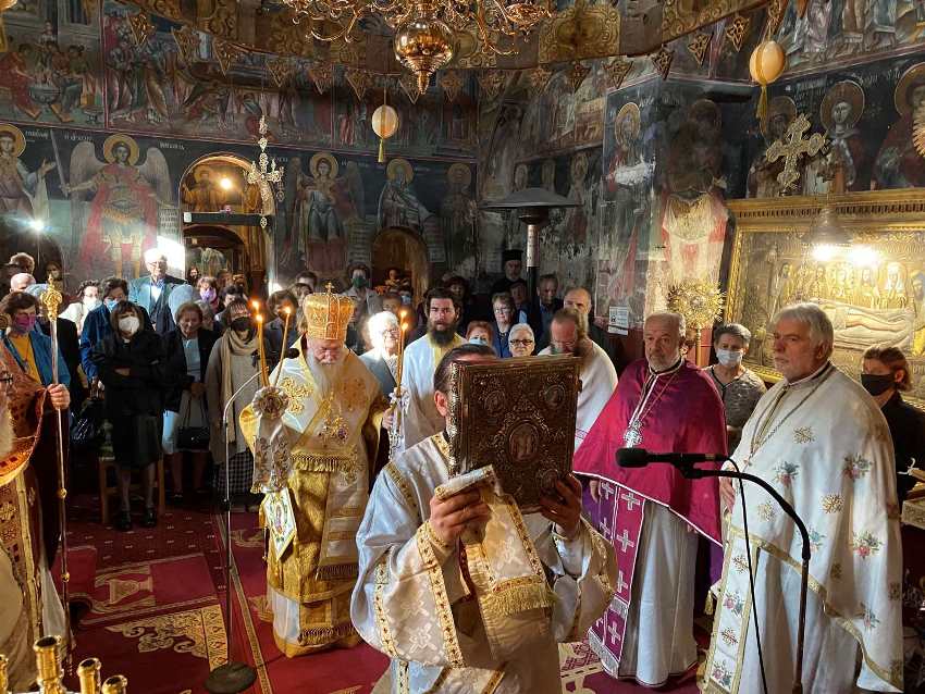 Από την Ι.Μ. του Αγίου Γεωργίου Φενεού οι προσευχές για τους πατέρες ...