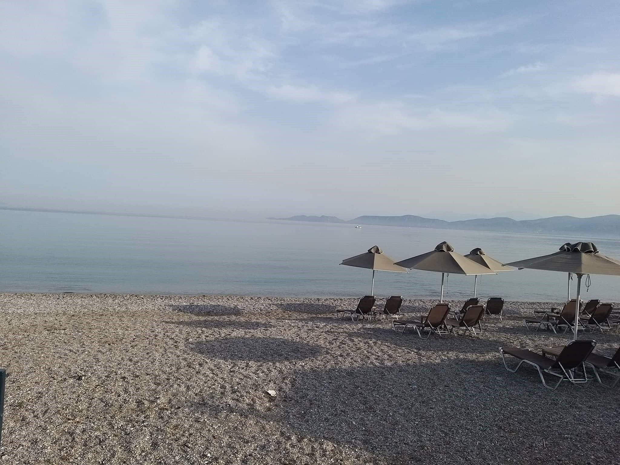 Με 15 γαλάζιες σημαίες στις παραλίες της η Κορινθία υποδέχεται το ...